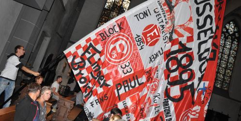 Bundesliga-Kerze für Fortuna Düsseldorf gesegnet