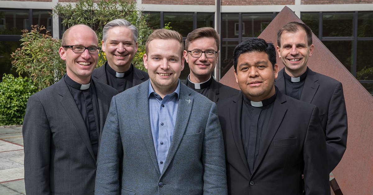 Kardinal Woelki weiht sieben Diakone zu Priestern