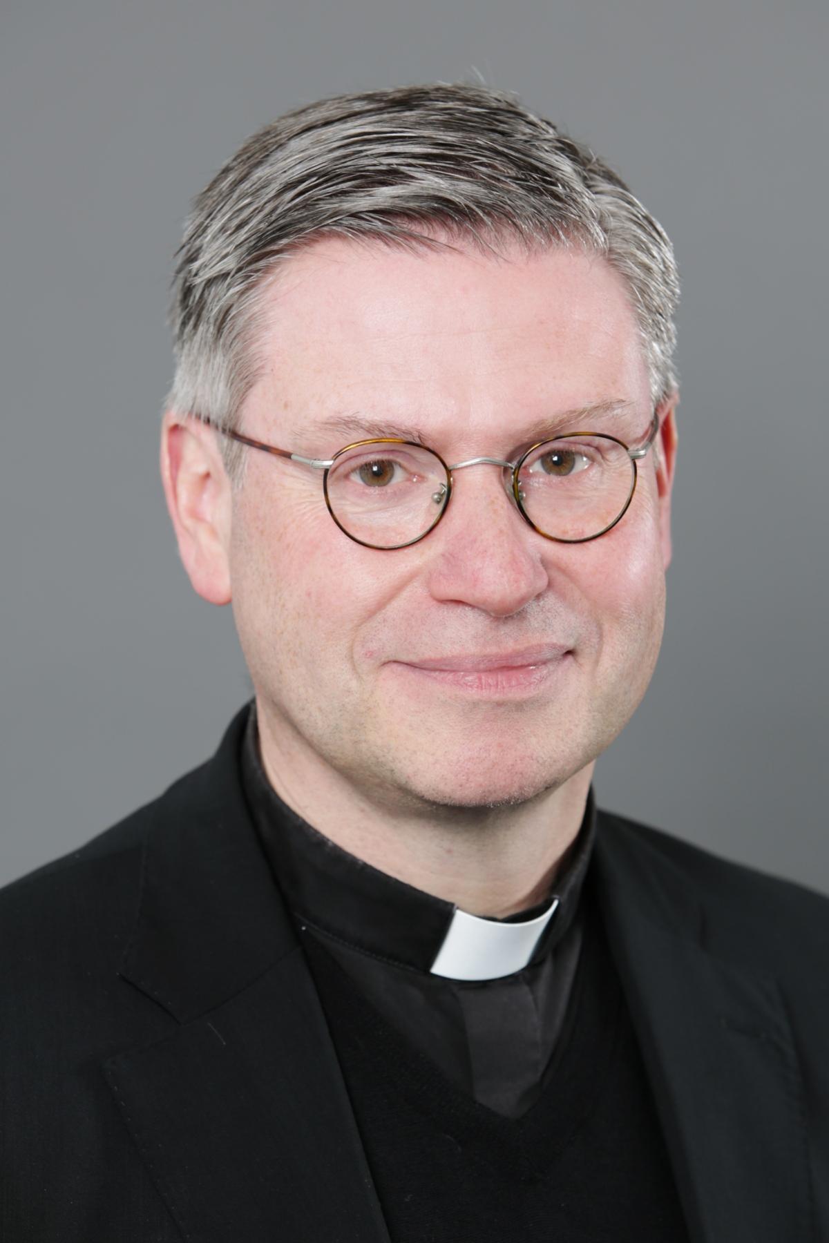 Pfarrer Dr. Peter Fabritz wird neuer Offizial am Kölner Diözesangericht ...