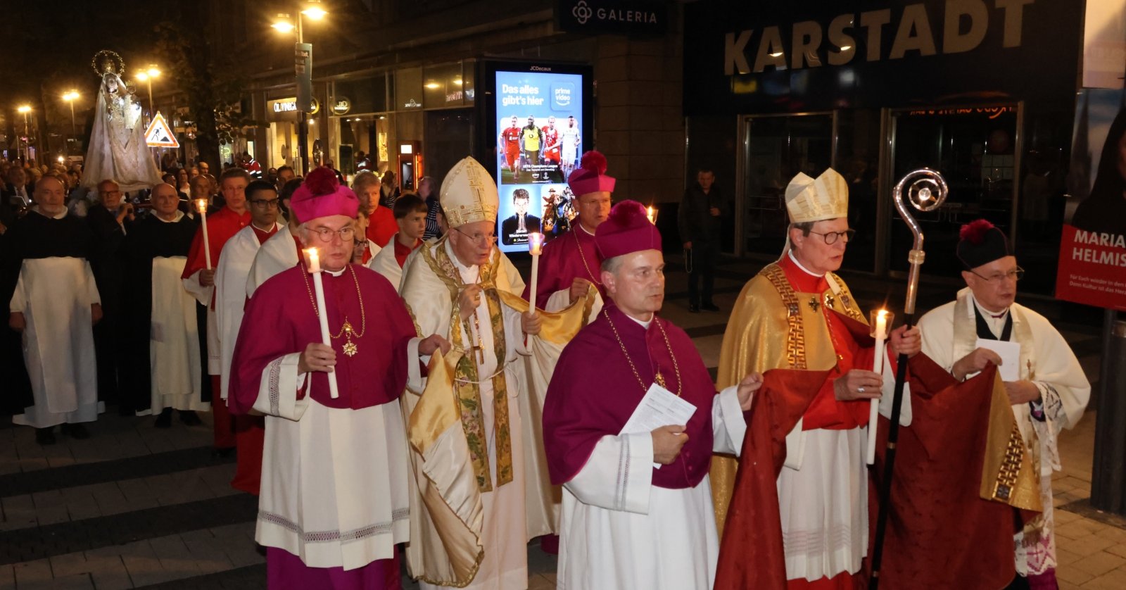 Kardinal Christoph Schönborn als päpstlicher Legat in St. Maria in der ...